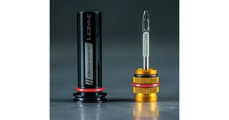 Lezyne Tubeless Insert Kit kormányvégben tárolható tubeless defektjavító